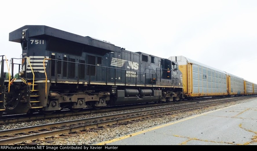 NS 7511 3rd Unit on The Intermodel Train